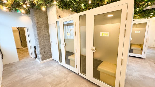 【立川駅徒歩1分|24時間営業|9PGブース】最大6名/防音完全個室/高速Wi-Fi/55型モニター/会議・商談・面接・作業等の写真13