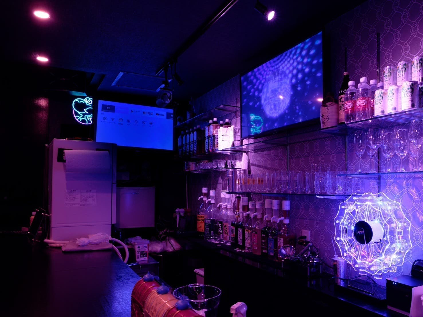 当日割50％✨心斎橋駅徒歩３分✨Wi-Fi✨ダーツ、カラオケ無料！動画視聴サービス📺【撮影スタジオがわりにの写真1