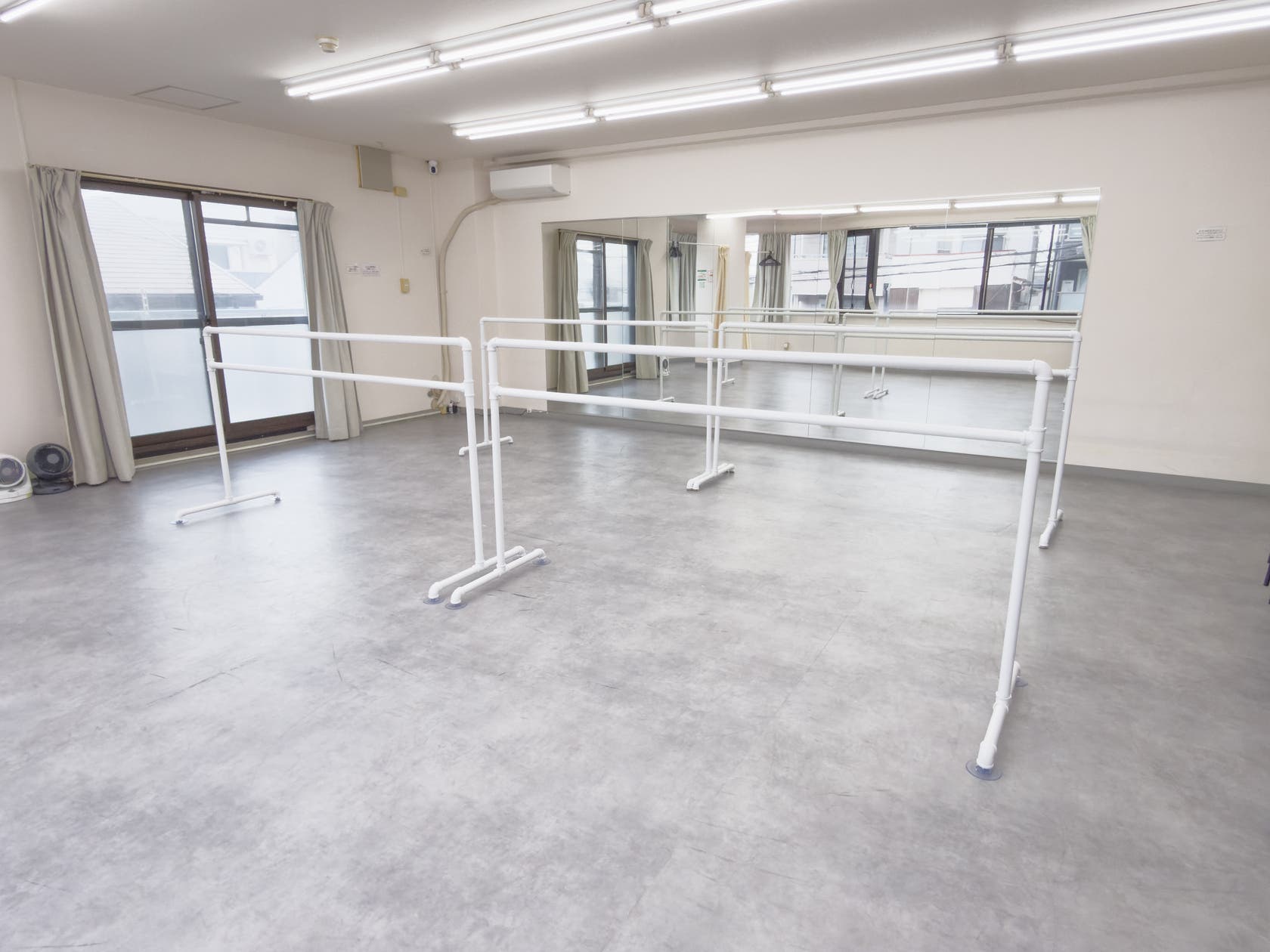 【春日野道駅5分】バレエバー設置⭐️長時間割最大15％OFF✨地域最安値の広いスタジオでダンス、ヨガ⭐️LED照明あり！の写真5