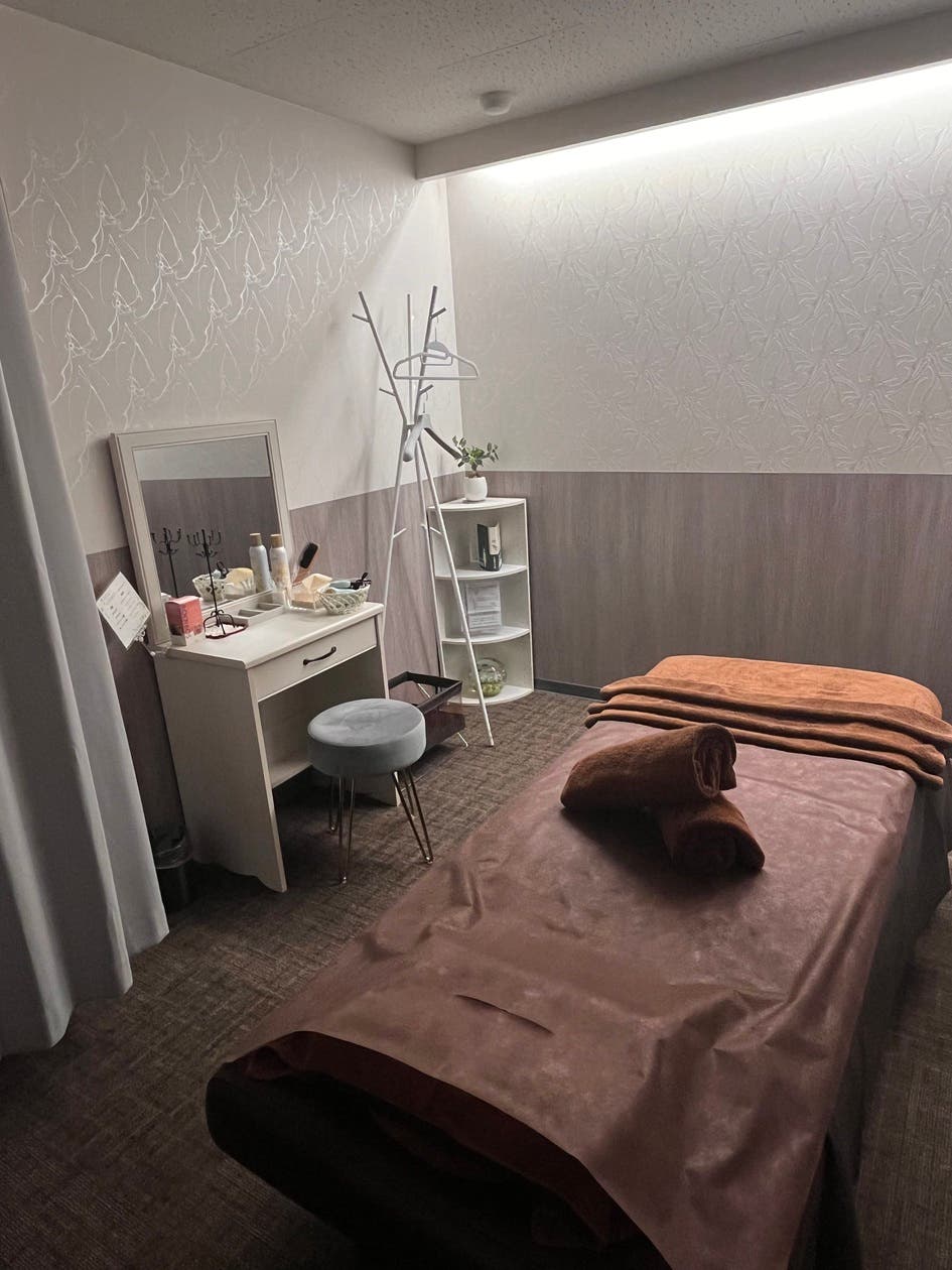藤井寺駅徒歩1分《駅近》整体・リンパ・エステにすぐ使える完全個室｜備品充実で手ぶら利用OKの写真2