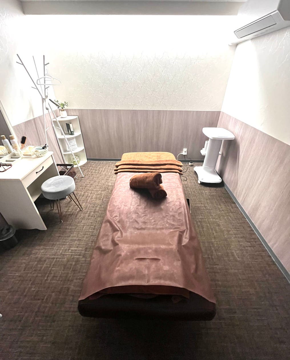 藤井寺駅徒歩1分《駅近》整体・リンパ・エステにすぐ使える完全個室｜備品充実で手ぶら利用OKの写真1