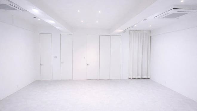 南青山・表参道駅徒歩3分/自然光◎白を基調とした天井高のギャラリースペース/展示会・ポップアップ・撮影・個展・ヨガにおすすめの写真6