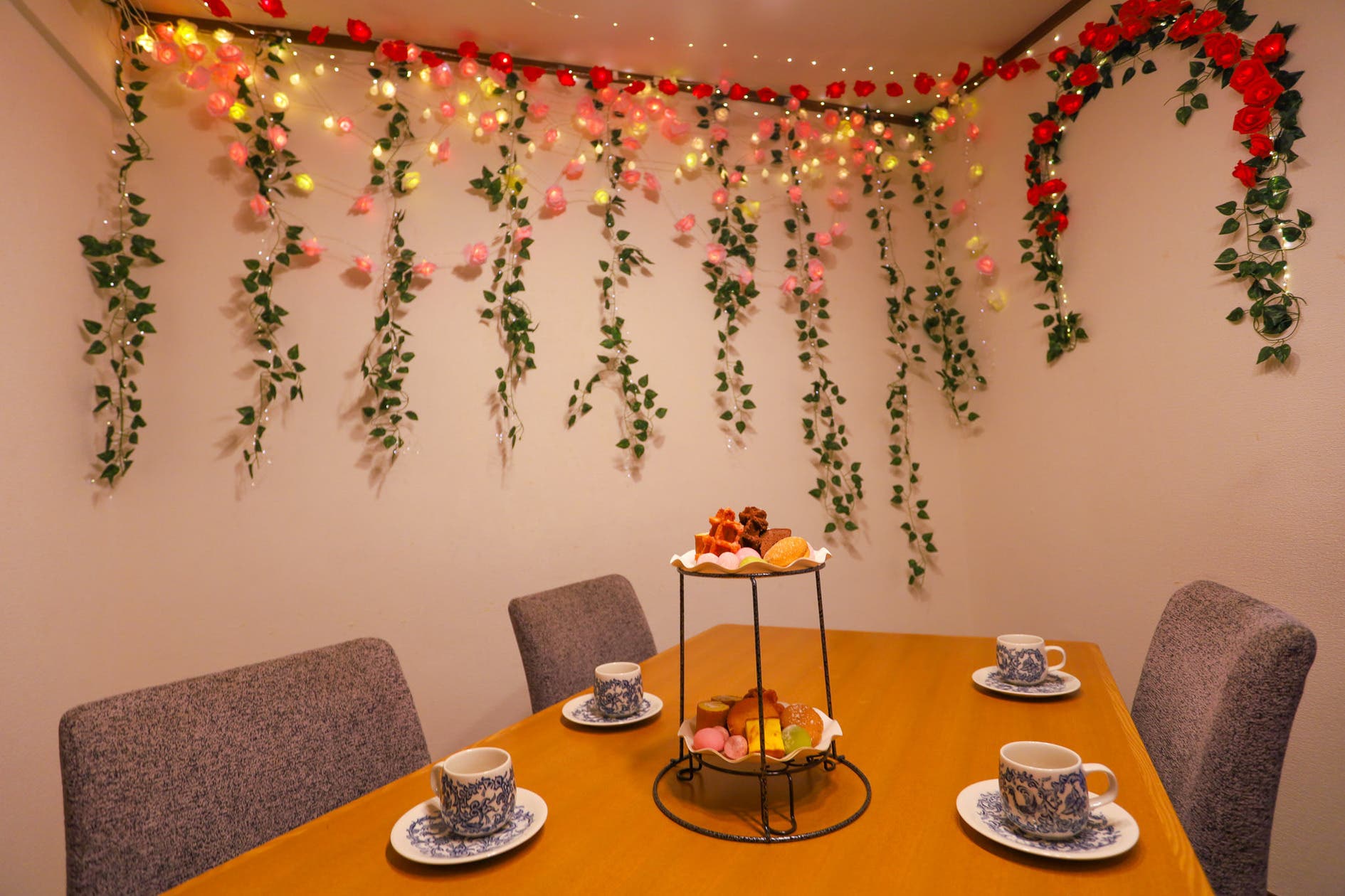 🌟【金山駅徒歩3分】💗ローズガーデンイルミネーション🌹✨声で点灯！誕生日・女子会・推し活・撮影に💖キッチン&夜景もの写真2