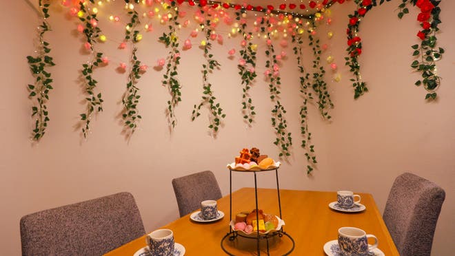 🌟【金山駅徒歩3分】💗ローズガーデンイルミネーション🌹✨声で点灯!誕生日・女子会・推し活・撮影に💖キッチン&夜景もの写真2