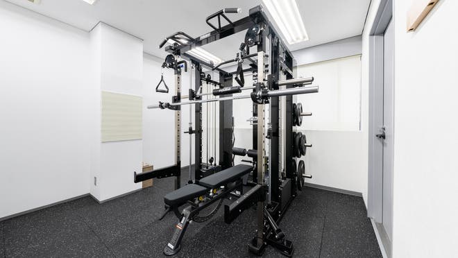 【池袋駅南口5分】1日1回スタッフ完全清掃のハイクオリティレンタルジムの写真1