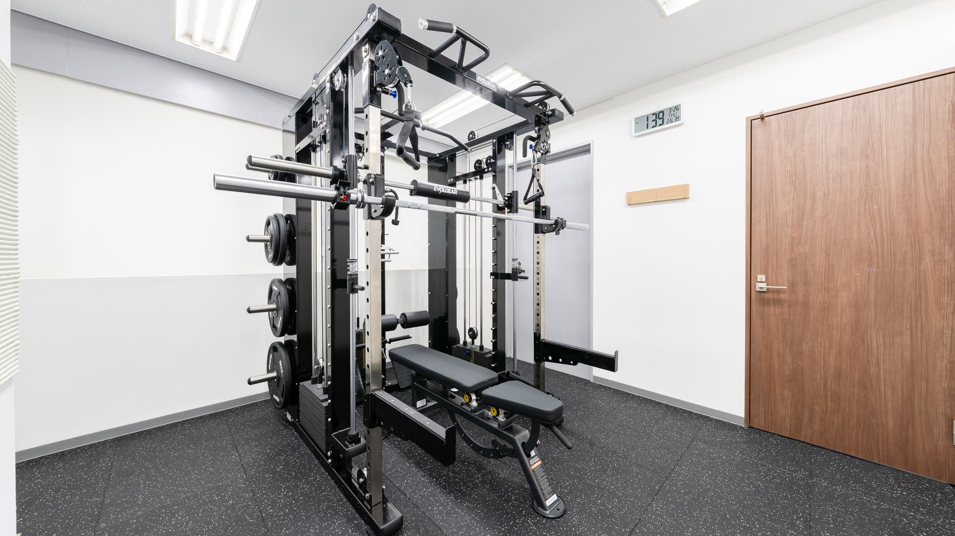 【池袋駅南口5分】1日1回スタッフ完全清掃のハイクオリティレンタルジムの写真3