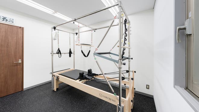 【池袋駅南口5分】駅近&備品充実!最高品質な”マシン”ピラティススタジオの写真1