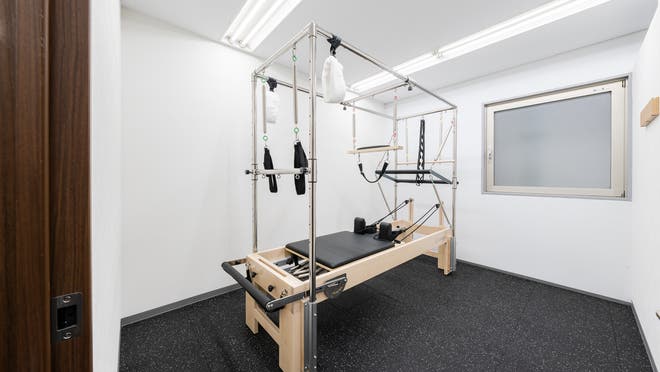 【池袋駅南口5分】駅近&備品充実!最高品質な”マシン”ピラティススタジオの写真2