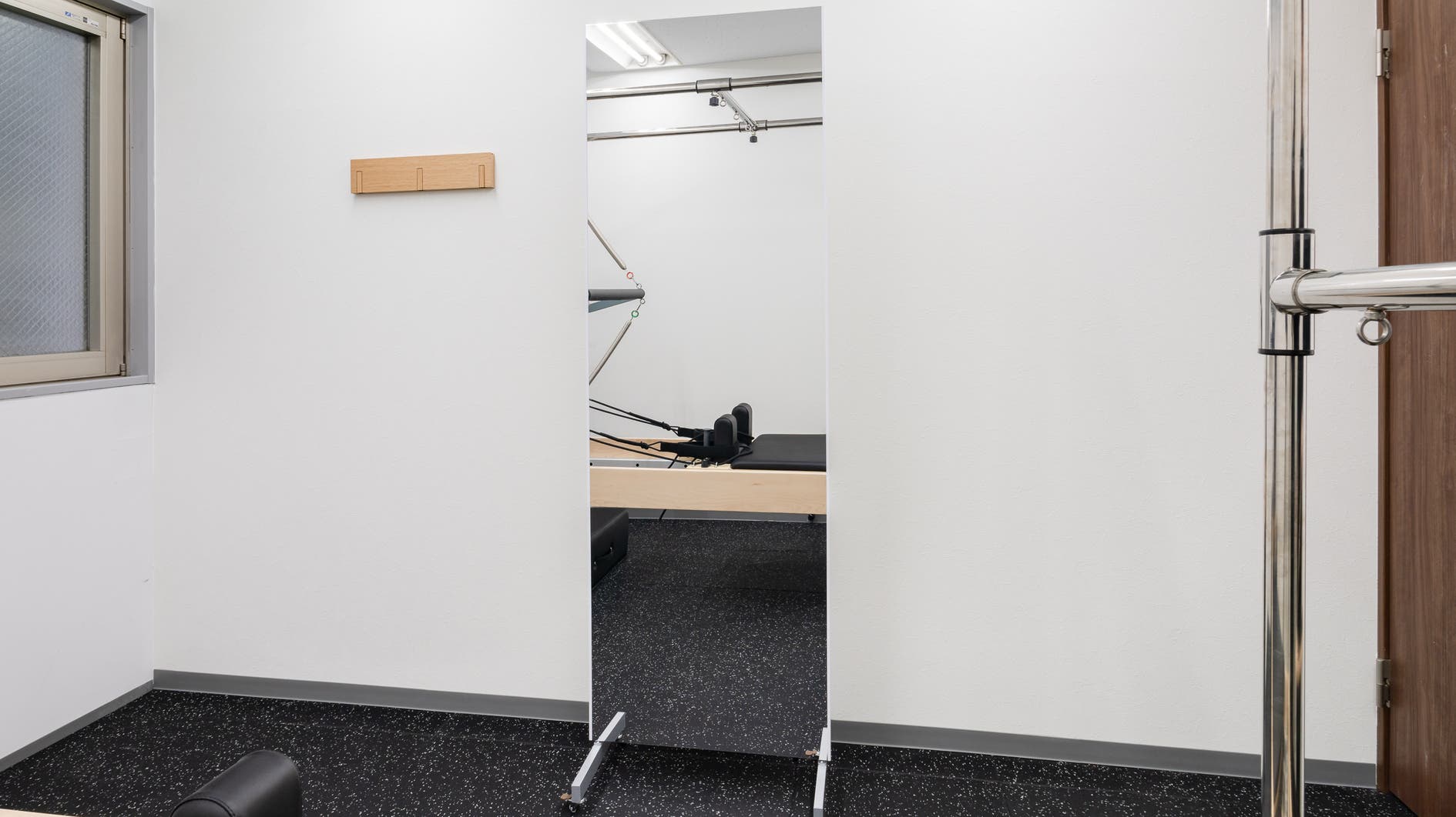 【池袋駅南口5分】駅近＆備品充実！最高品質な”マシン”ピラティススタジオの写真11