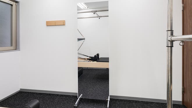 【池袋駅南口5分】駅近&備品充実!最高品質な”マシン”ピラティススタジオの写真11