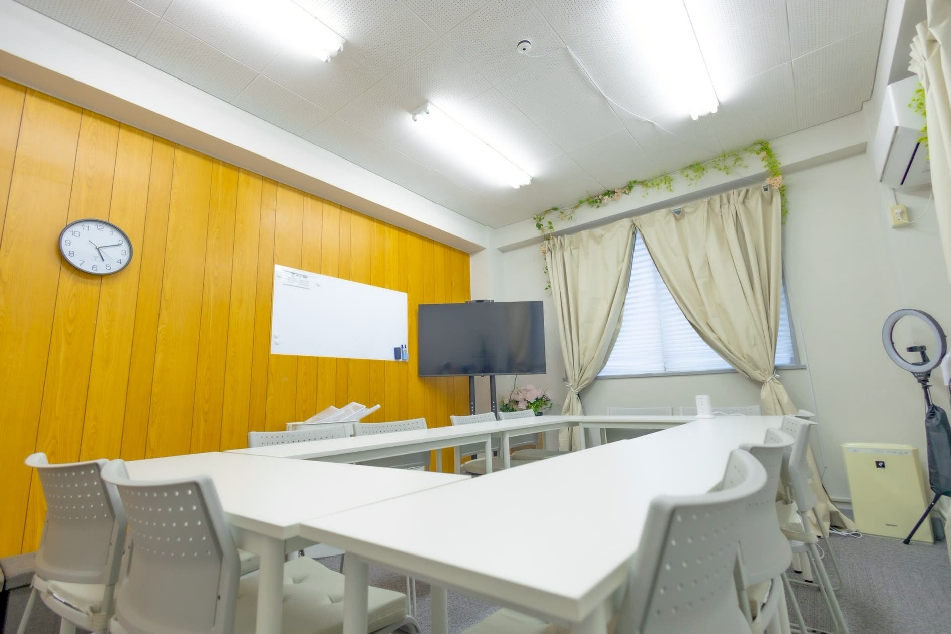 大手町A２🚶‍♀️神田駅西口🚶‍♀️3分🍀12名(＋４名）🍀 会議/勉強会/ボードゲーム/研修/設備無料✨1日プラン✨の写真5