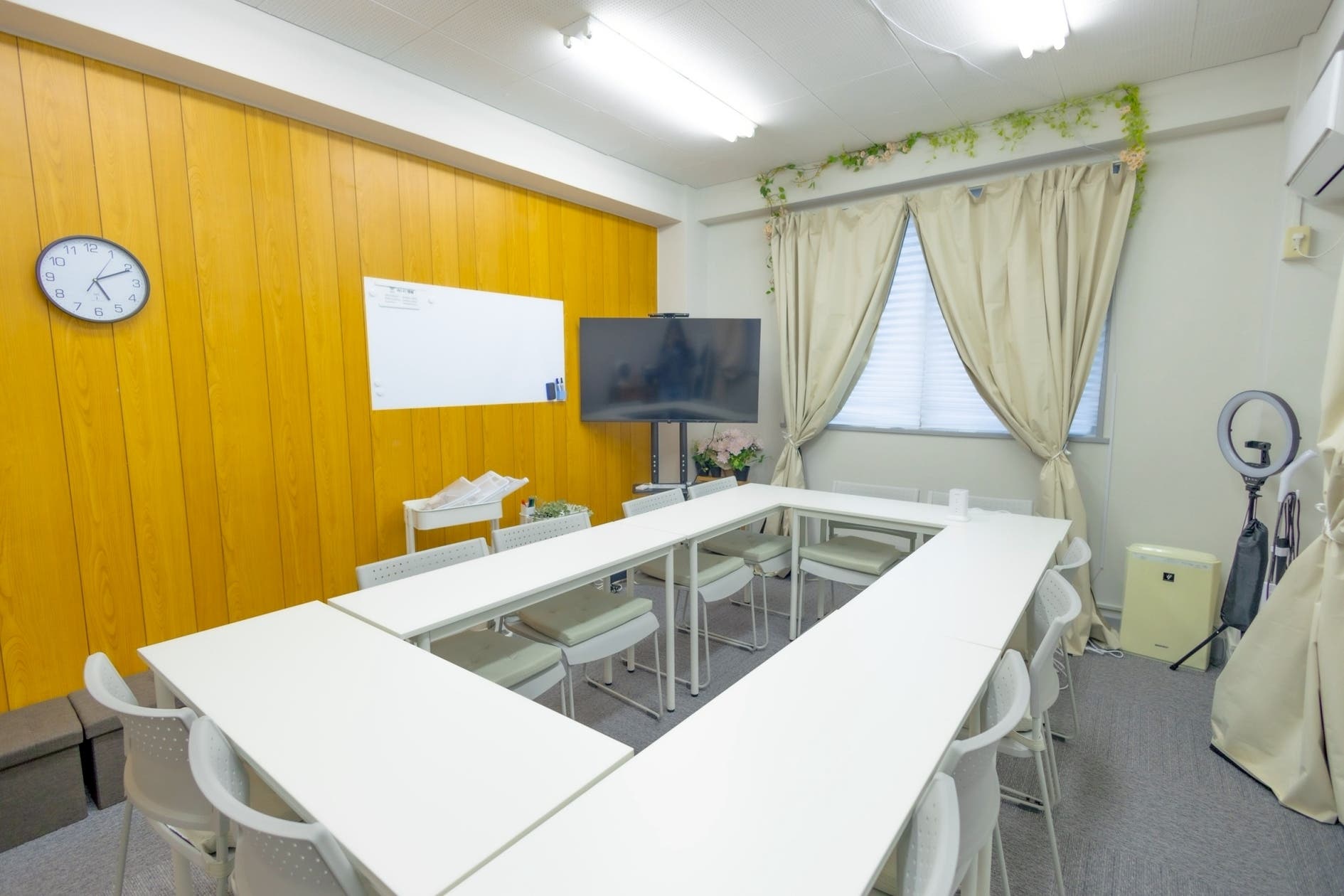 大手町A２🚶‍♀️神田駅西口🚶‍♀️3分🍀12名(＋４名）🍀 会議/勉強会/ボードゲーム/研修/設備無料✨1日プラン✨の写真2