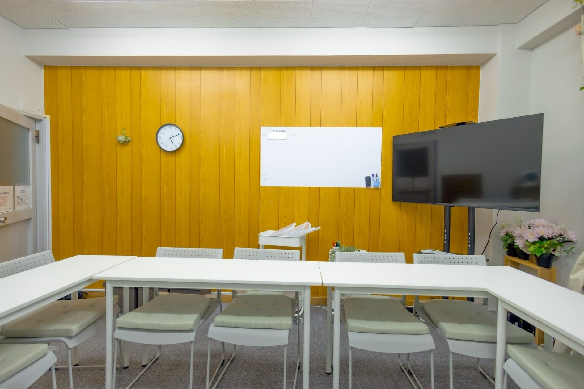 大手町A２🚶‍♀️神田駅西口🚶‍♀️3分🍀12名(＋４名）🍀 会議/勉強会/ボードゲーム/研修/設備無料✨1日プラン✨の写真6