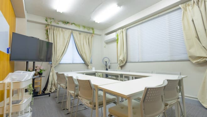 大手町A2🚶♀️神田駅西口🚶♀️3分🍀12名(+4名)🍀 会議/勉強会/ボードゲーム/研修/設備無料✨1日プラン✨の写真1