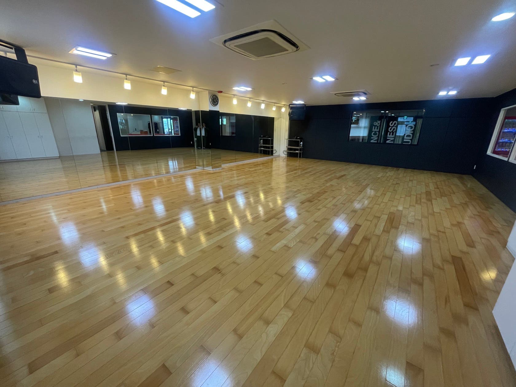 【熊本市】大型鏡・高音響！25名以上もOKな本格ダンススタジオ｜駐車場有の写真1