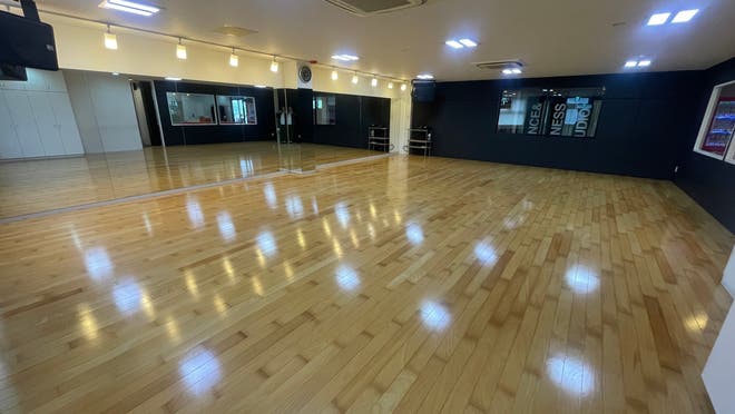 【熊本市】大型鏡・高音響!25名以上もOKな本格ダンススタジオ|駐車場有の写真1