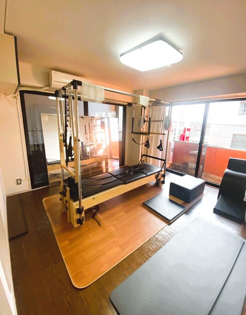 ピラティスマシン完備 中野駅徒歩1分 レッスン/自主練/個人利用 🌈マット/ボール/リング充実設備の写真1