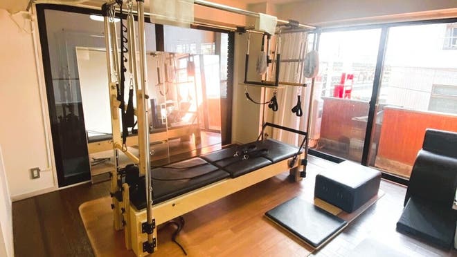 ピラティスマシン完備 中野駅徒歩1分 レッスン/自主練/個人利用 🌈マット/ボール/リング充実設備の写真1