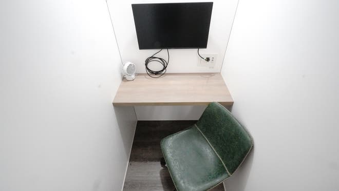 <SpemaBOX_渋谷神南一丁目No.1>1人用個室🚪光回線Wi-Fi📶電源🔌モニター🖥️テレワーク/オンライン会議の写真3