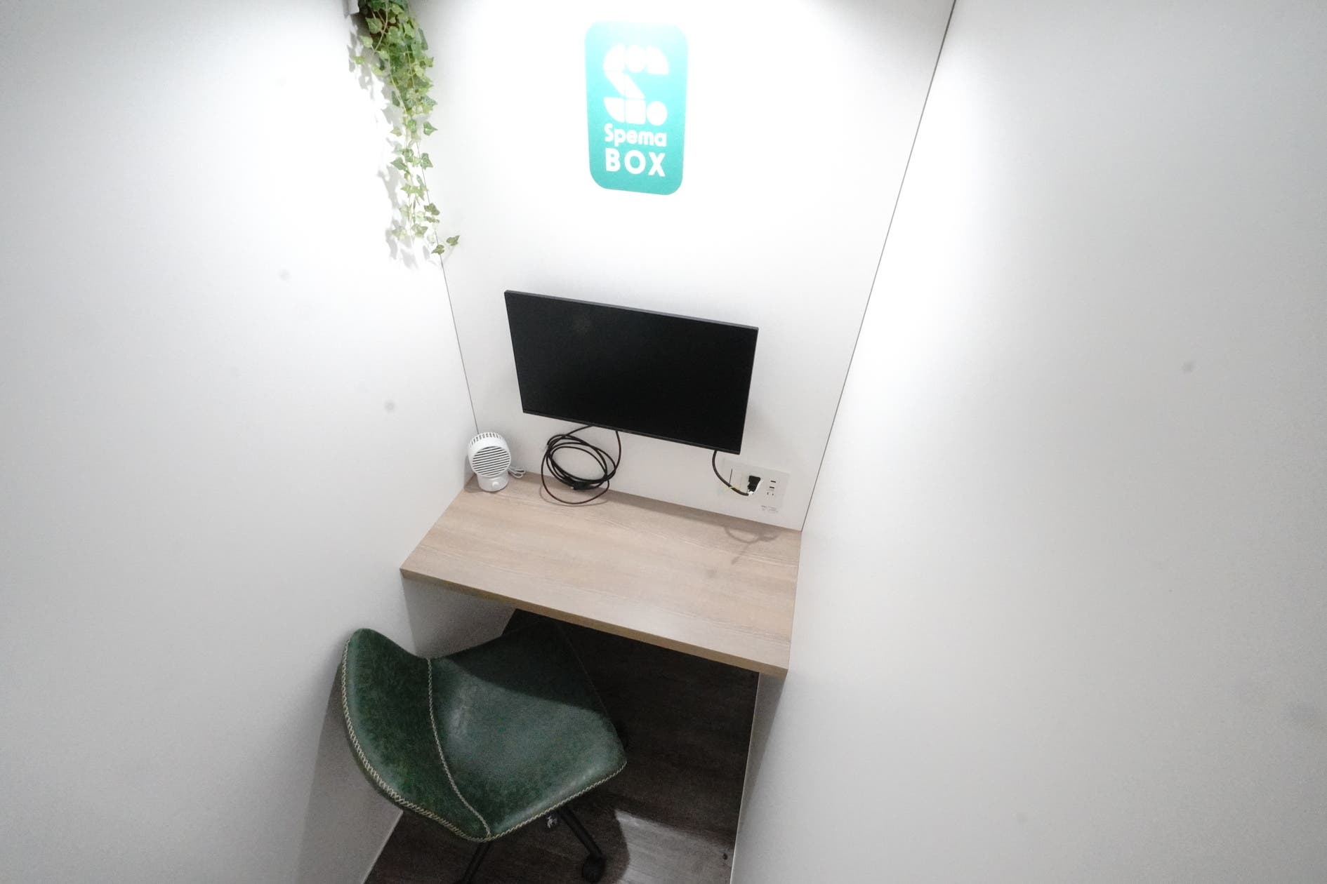 ＜SpemaBOX_渋谷神南一丁目No.1＞1人用個室🚪光回線Wi-Fi📶電源🔌モニター🖥️テレワーク/オンライン会議の写真1