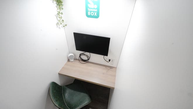 <SpemaBOX_渋谷神南一丁目No.1>1人用個室🚪光回線Wi-Fi📶電源🔌モニター🖥️テレワーク/オンライン会議の写真1