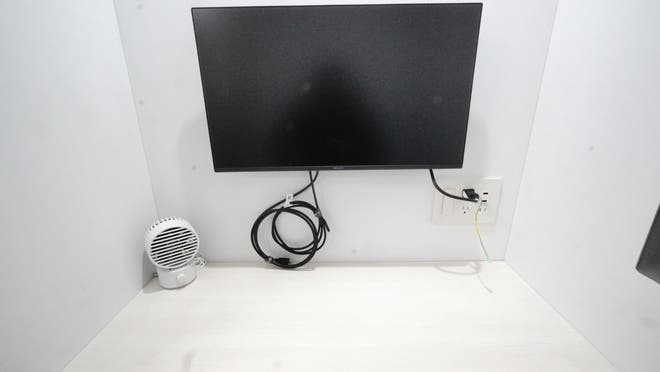 <SpemaBOX_渋谷神南一丁目No.3>1人用個室🚪光回線Wi-Fi📶電源🔌モニター🖥️テレワーク/オンライン会議の写真2