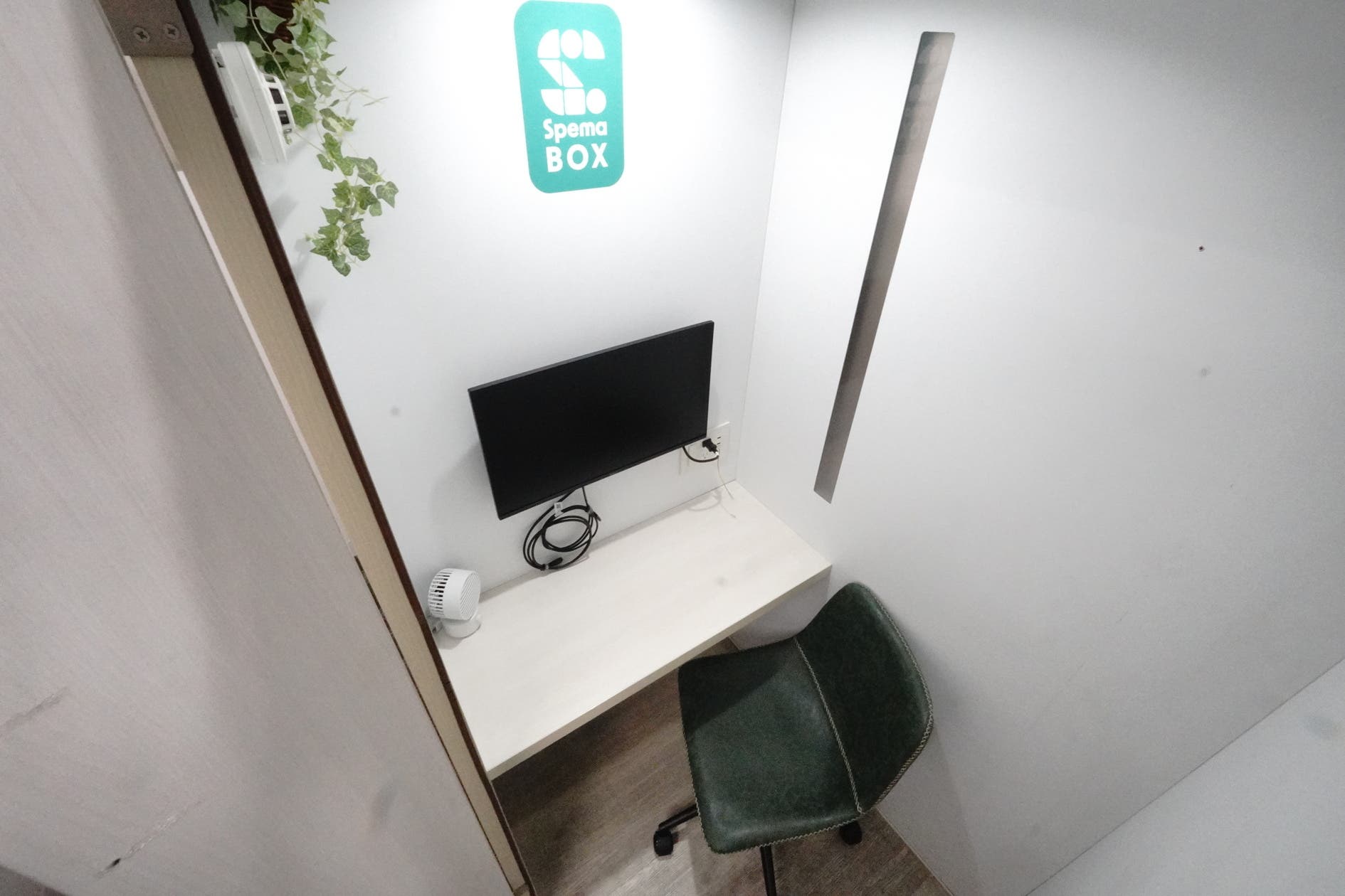 ＜SpemaBOX_渋谷神南一丁目No.3＞1人用個室🚪光回線Wi-Fi📶電源🔌モニター🖥️テレワーク/オンライン会議の写真3