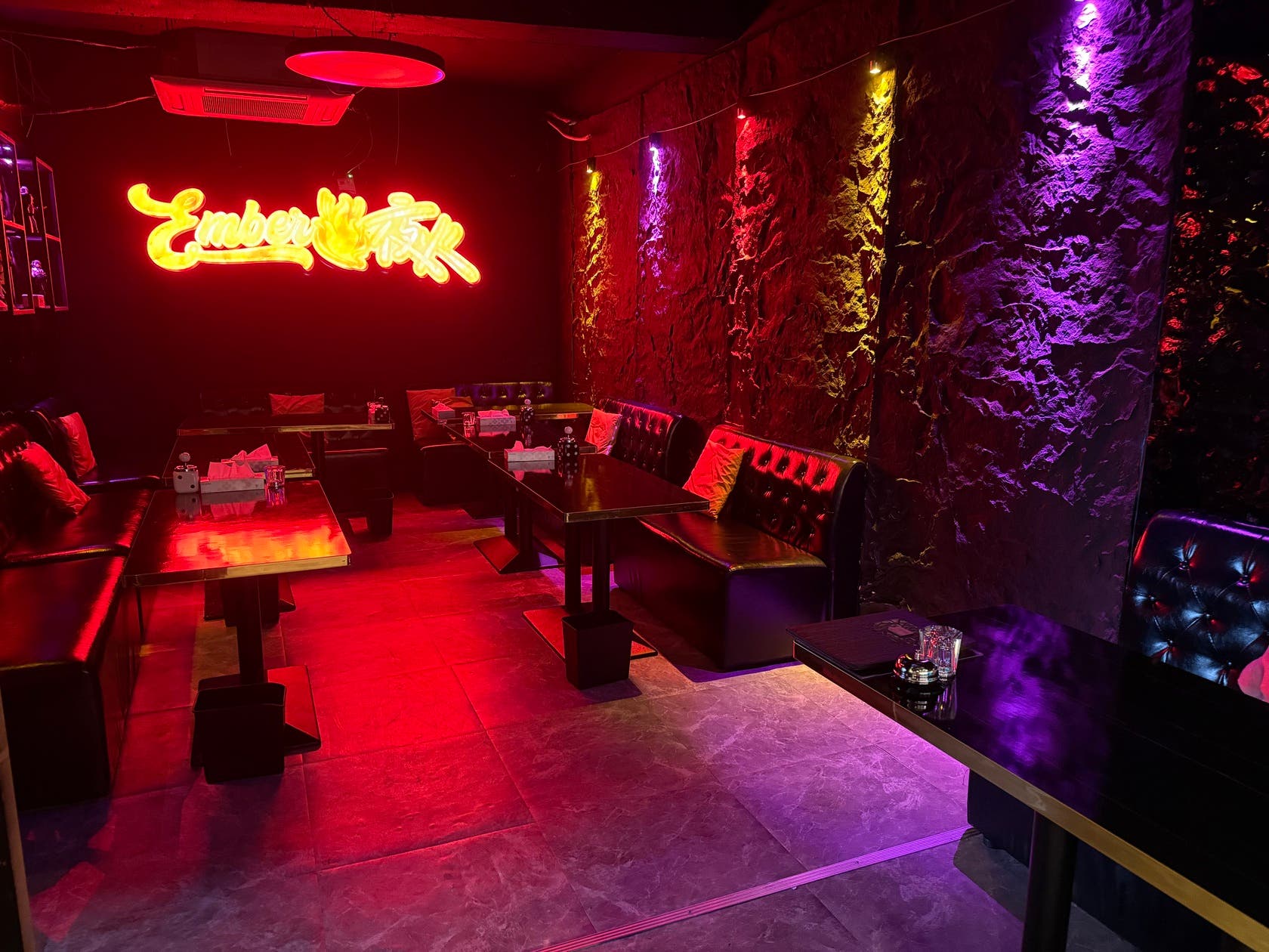 池袋駅近｜おしゃれバー貸切｜パーティー・撮影OKの写真5