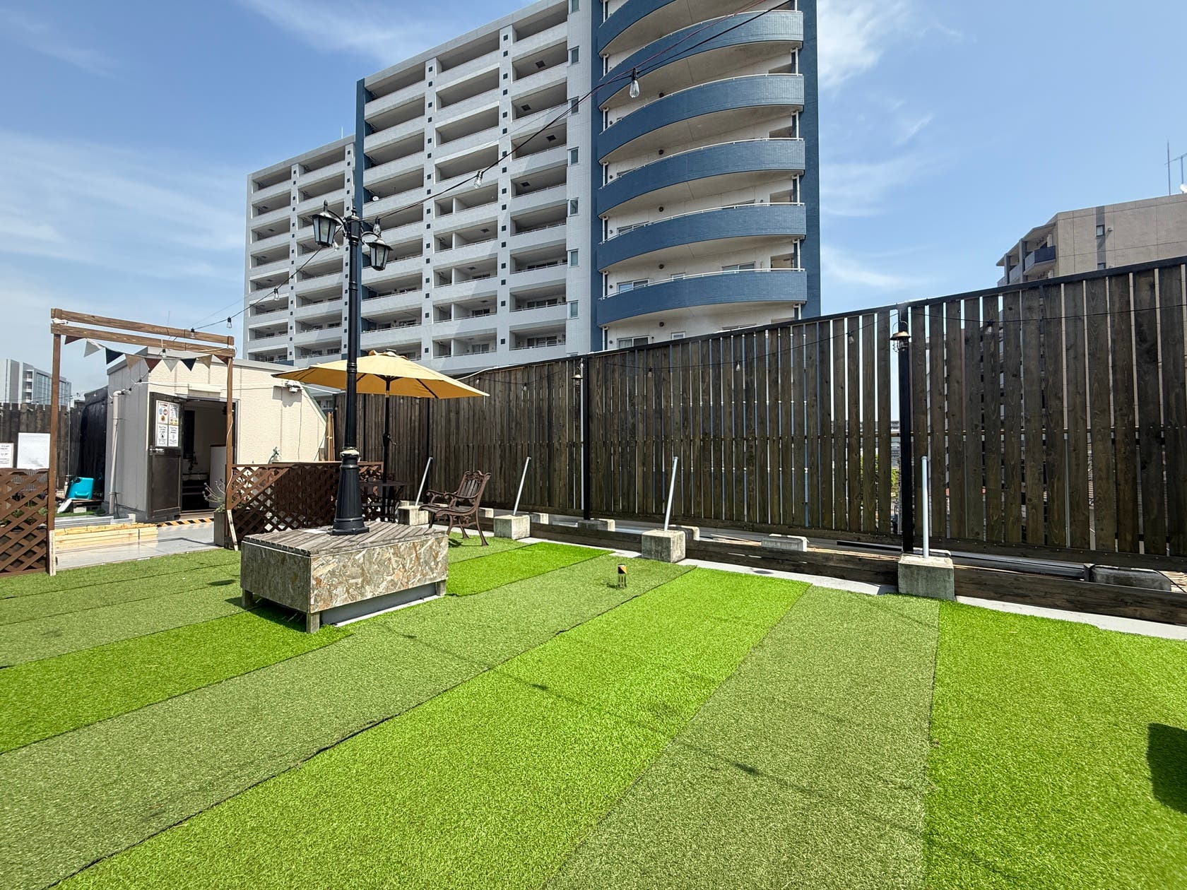 八丁畷駅徒歩1分でBBQ🍖ベストシーズン到来👍大満足6時間プランが人気💯ミスト＆扇風機で快適👌春休み＆GW予約受付中‼️の写真3