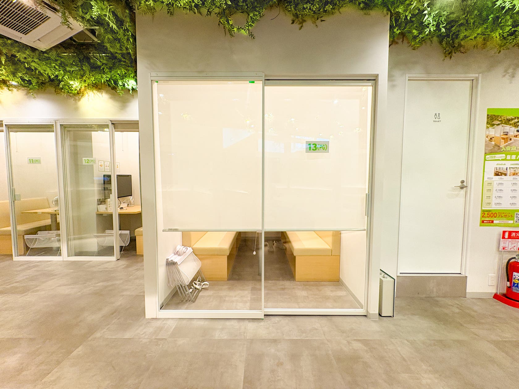 【池袋駅徒歩1分｜24時間営業｜13PGブース】最大6名／防音完全個室／高速Wi-Fi／55型モニター／会議・商談・面接・打合せの写真6