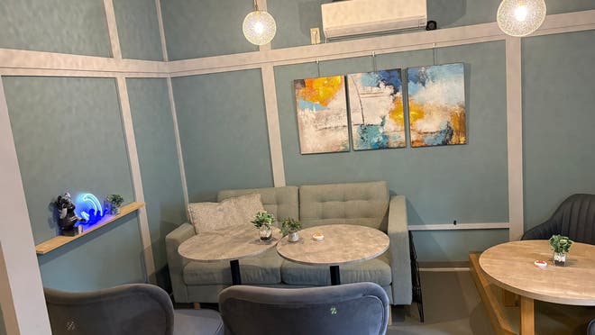 元町中華街駅から徒歩3分のレンタルスペース!スモーキーブルーとアイスグレーのかわいく落ち着いた空間!の写真1