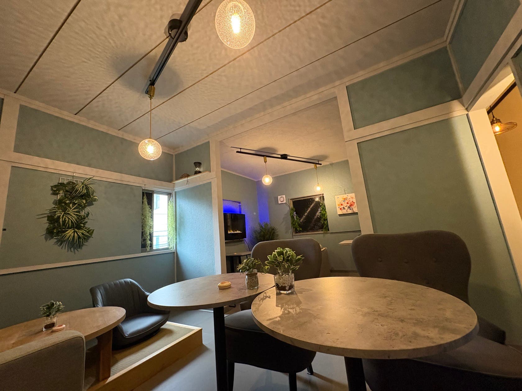 元町中華街駅から徒歩3分のレンタルスペース！スモーキーブルーとアイスグレーのかわいく落ち着いた空間！の写真2