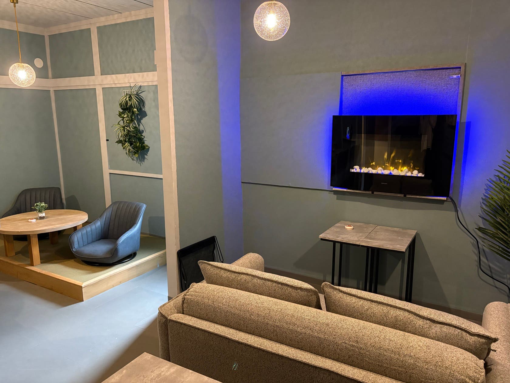 元町中華街駅から徒歩3分のレンタルスペース！スモーキーブルーとアイスグレーのかわいく落ち着いた空間！の写真3