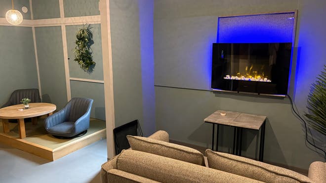 元町中華街駅から徒歩3分のレンタルスペース!スモーキーブルーとアイスグレーのかわいく落ち着いた空間!の写真3