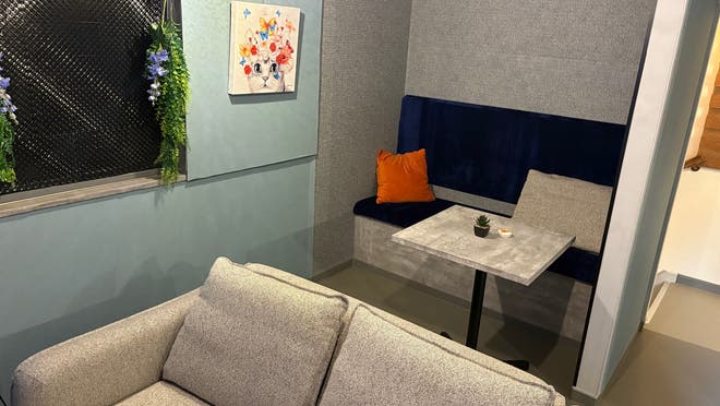 元町中華街駅から徒歩3分のレンタルスペース!スモーキーブルーとアイスグレーのかわいく落ち着いた空間!の写真4