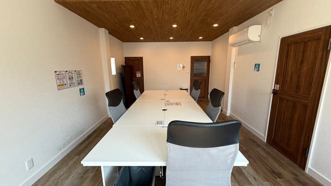 <The KARIROOM D>5名収容会議室💺光回線Wi-Fi📶会議/打ち合わせ/商談/ワークショップの写真2