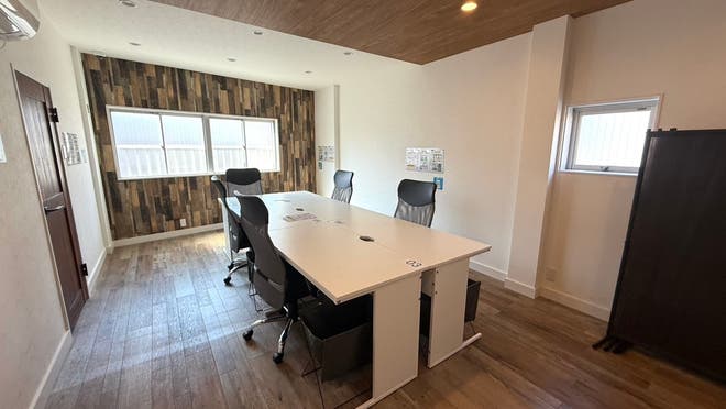 <The KARIROOM D>5名収容会議室💺光回線Wi-Fi📶会議/打ち合わせ/商談/ワークショップの写真4
