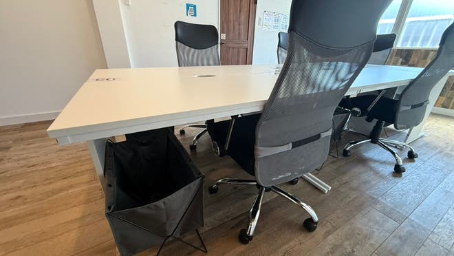 <The KARIROOM D>5名収容会議室💺光回線Wi-Fi📶会議/打ち合わせ/商談/ワークショップの写真5