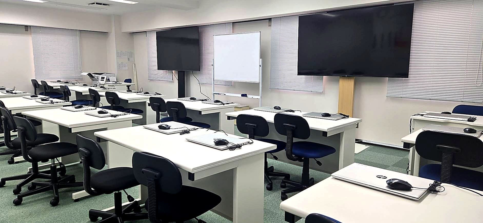 【池袋駅5分】75インチ大型モニター完備！セミナー・研修に最適な清潔感ある教室の写真1