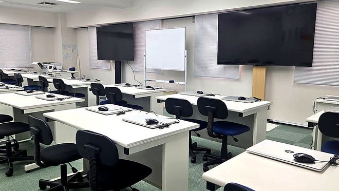 【池袋駅5分】75インチ大型モニター完備!セミナー・研修に最適な清潔感ある教室の写真1