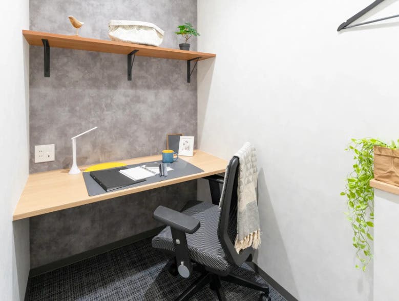 ⭐️新潟駅万代口徒歩3分⭐️1名用完全個室23/テレワーク・自習・作業スペース/スタッフ常駐✨Wi-Fi/フリードリンクの写真1