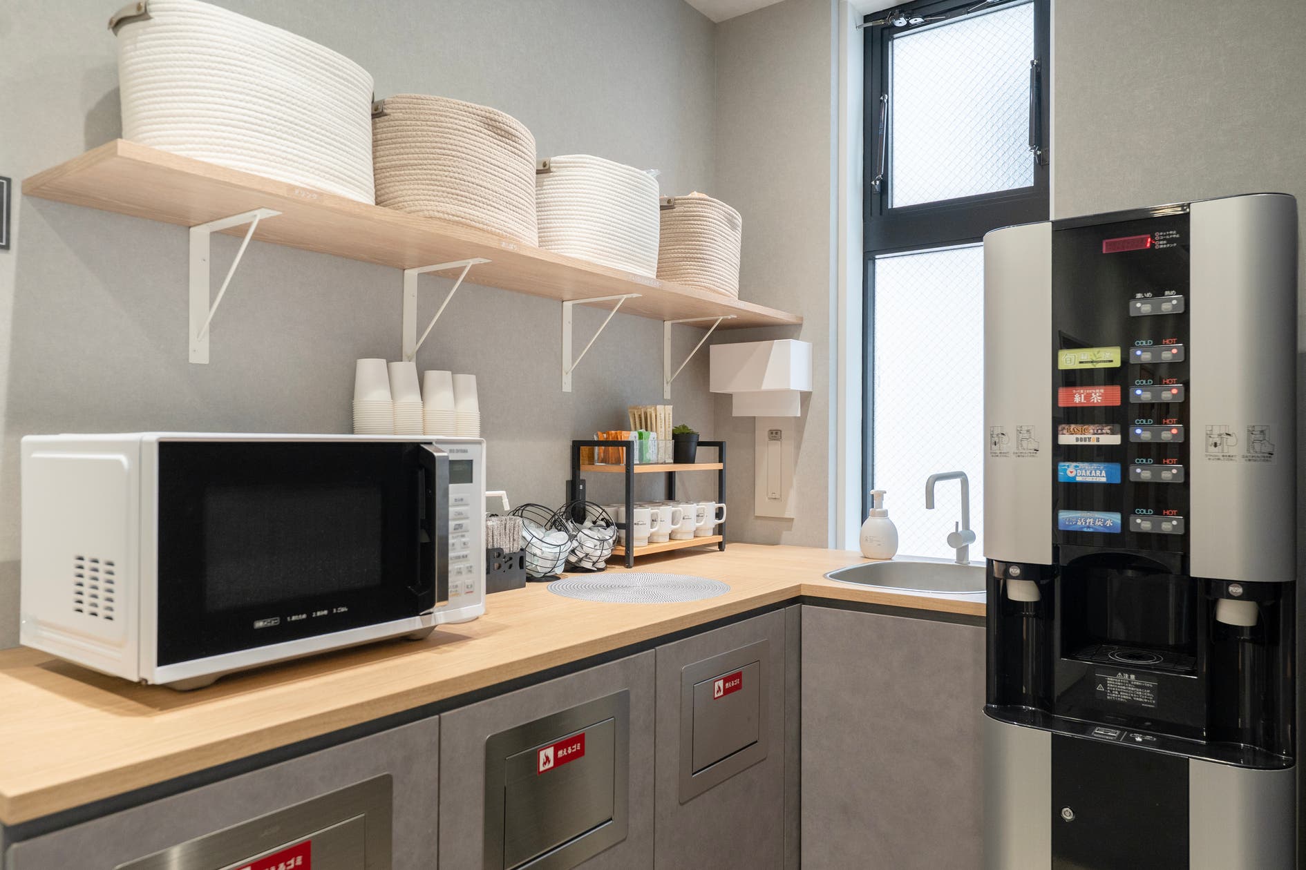 ⭐️新潟駅万代口徒歩3分⭐️1名用完全個室22/テレワーク・自習・作業スペース/スタッフ常駐✨Wi-Fi/フリードリンクの写真2