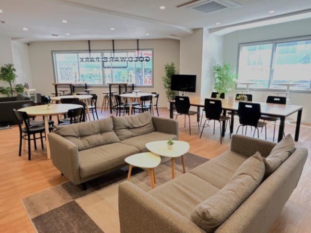 【【100㎡×30名】六本木の広々イベントスペース｜撮影実績あり｜交流会・セミナー・パーティーに◎の写真1