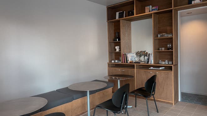 西永福駅1分|大きな窓と天然石カウンターの海外風カフェ|撮影・間借り営業可◎の写真2