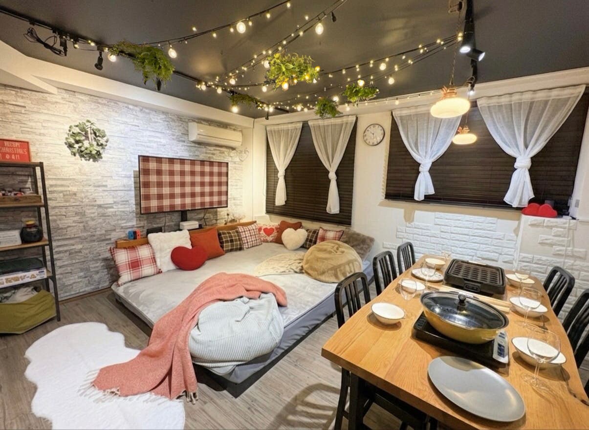 女子会パーティー✨花見🌸ゴロゴロデート・映画鑑賞・ママ会🧸ごろんが出来る部屋｜渋谷道玄坂の写真1