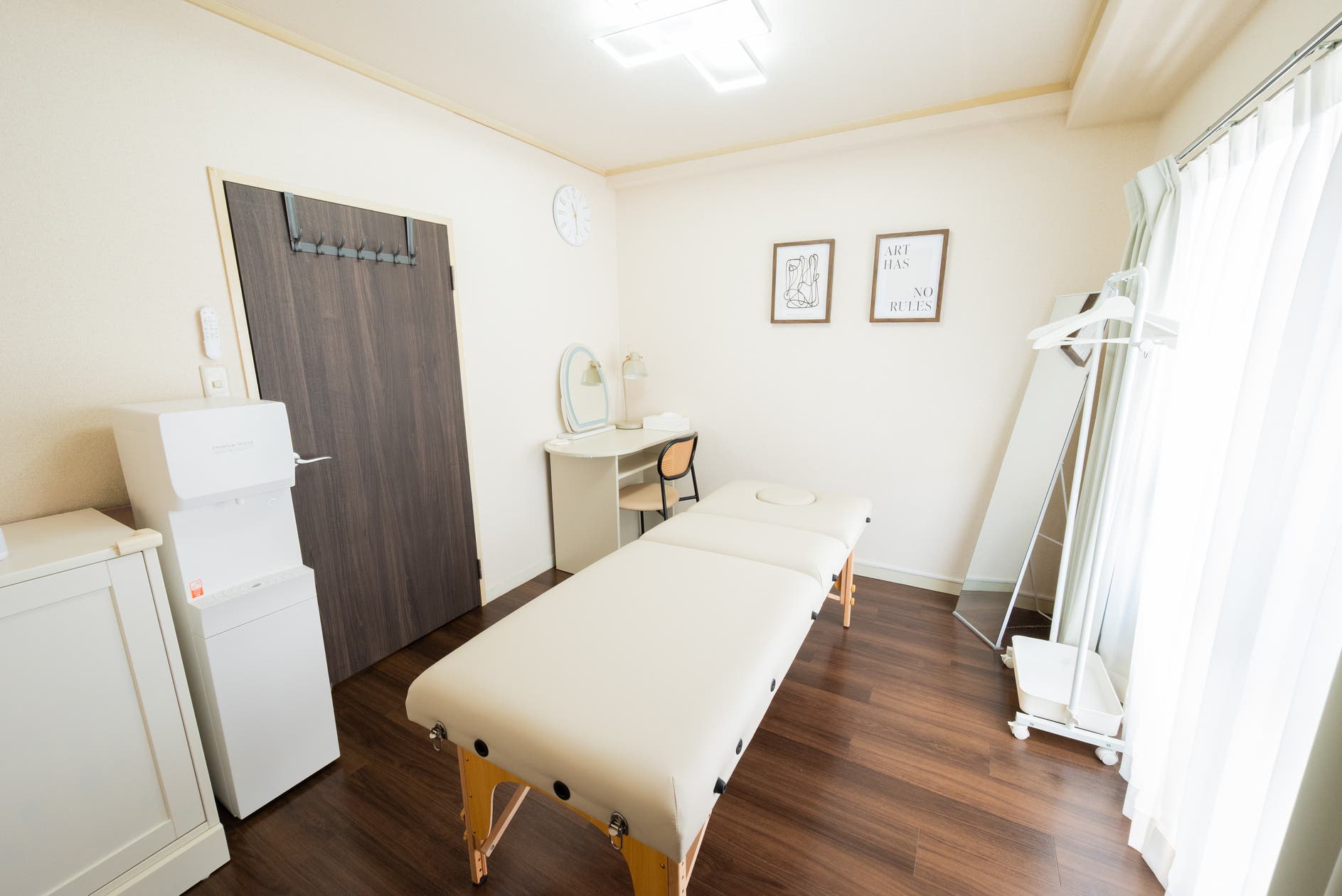 【🎉オープン記念価格】浦安駅4分/完全個室レンタルサロン🍃ナチュラルで上質な大人空間⭐無料備品多数⭐の写真1