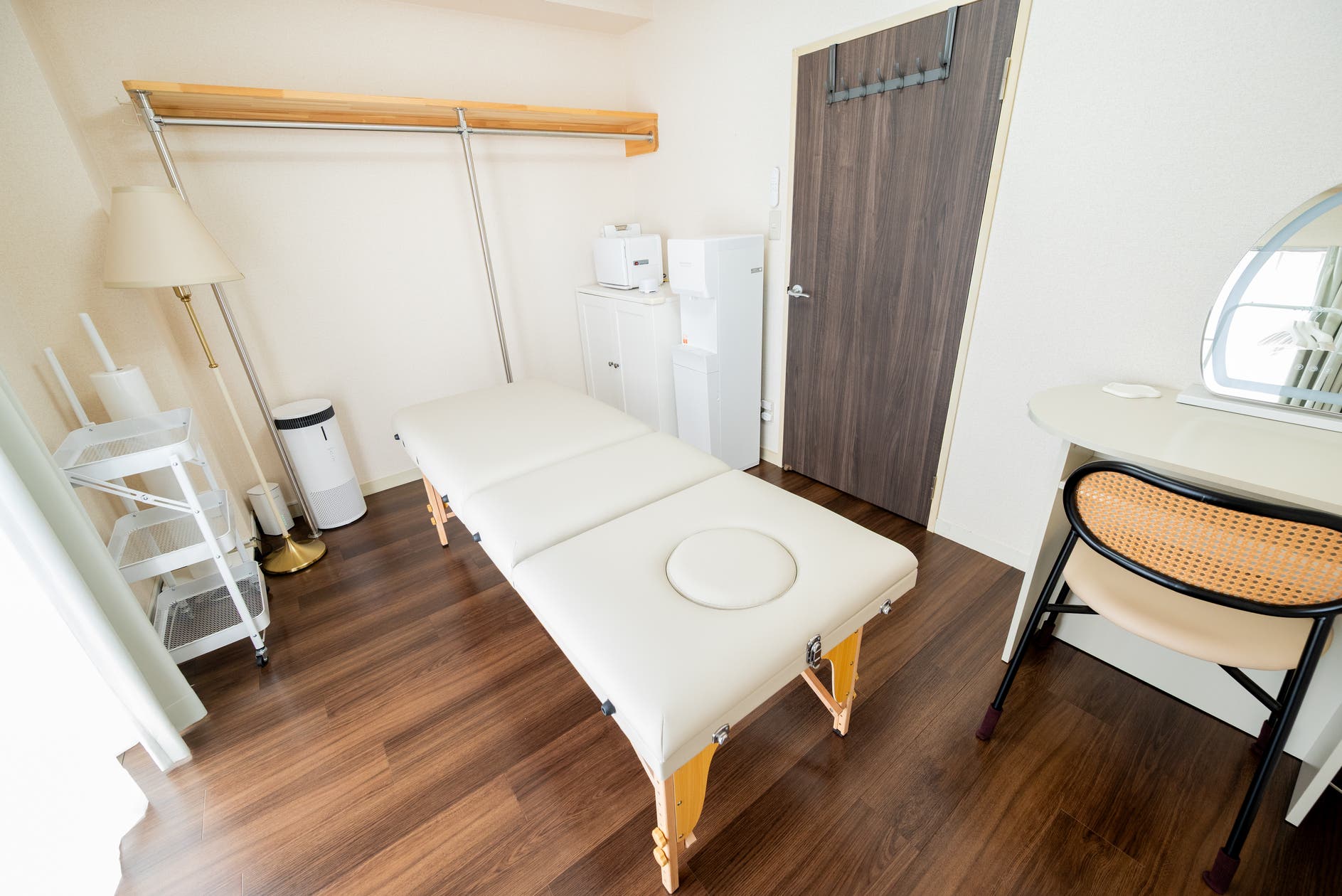 【🎉オープン記念価格】浦安駅4分/完全個室レンタルサロン🍃ナチュラルで上質な大人空間⭐無料備品多数⭐の写真2