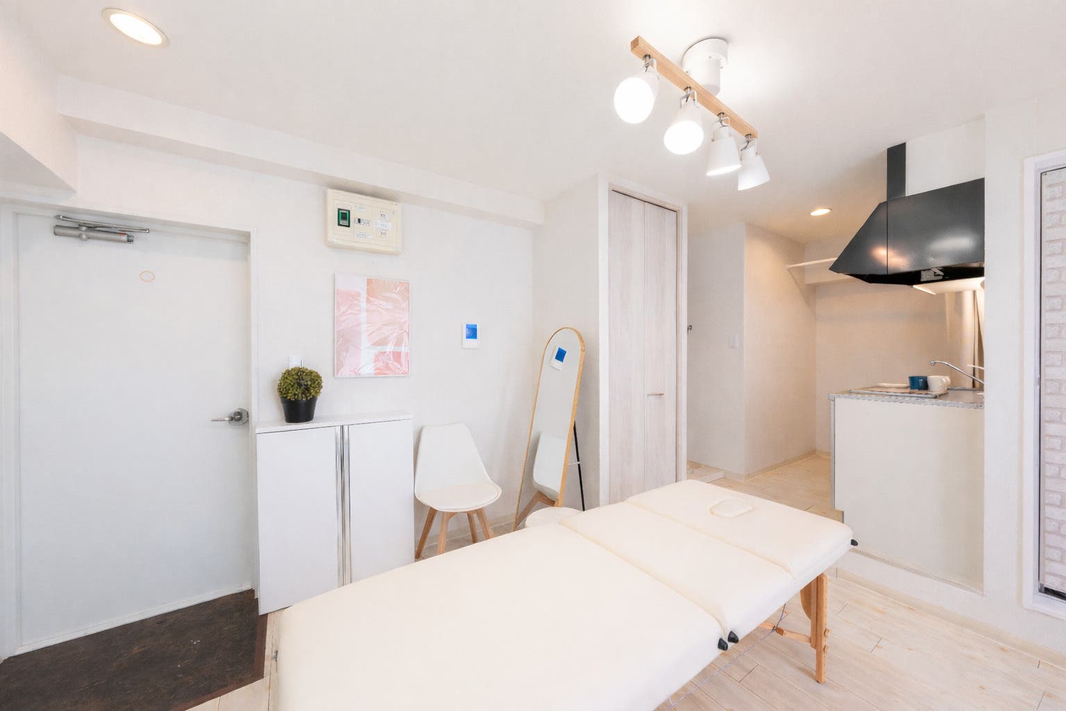 【鶴見駅徒歩3分】施術・レッスン専用 | 完全個室レンタルサロンLusoria🌿｜静かな隠れ家｜施術備品充実 の写真3