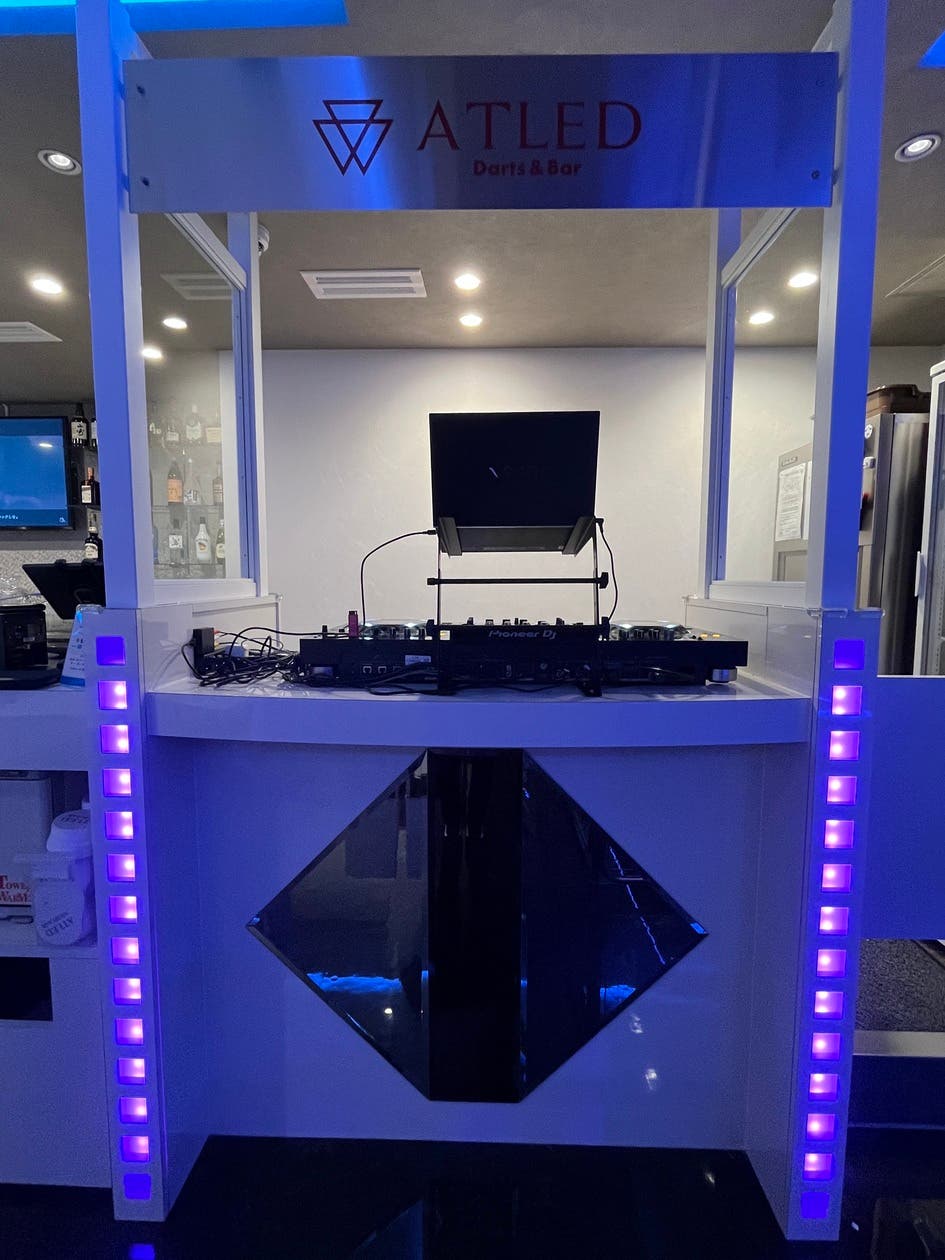 新宿貸切｜ダーツ4台・DJブース完備｜打ち上げ・二次会｜最大70名の写真2