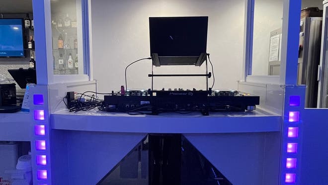 新宿貸切|ダーツ4台・DJブース完備|打ち上げ・二次会|最大70名の写真2